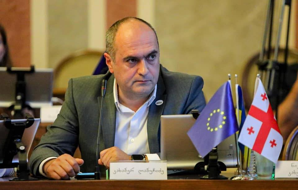 ისნის მაჟორიტარის განცხადებით ლიფტის რეაბილიტაციაზე რომელიც