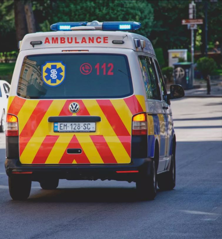 გორში ავტომობილი ქვეითს დაეჯახა - ქალი კლინიკაში გარდაიცვალა » kvira.ge