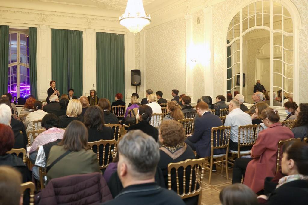 კულტურის მინისტრი მწერალთა სახლში მისუძუ კანეკოს პოეზიის ქართული